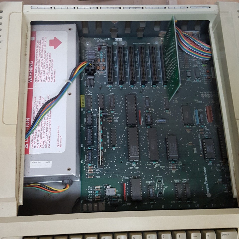 Set of 2- Apple IIe Computer A2S2064 & duodisk A9M0108 Floppy Disk ...