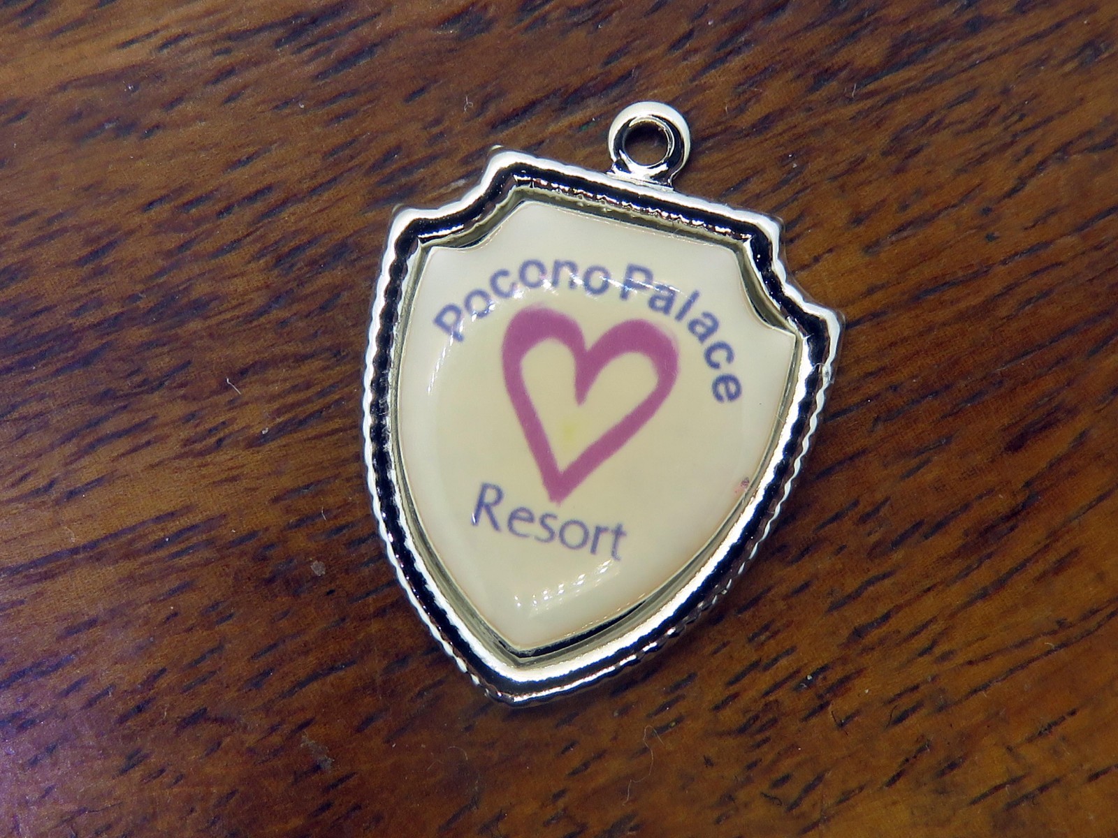 Vintage silver POCONO PALACE RESORT HEART PENNSYLVANI… - Gem