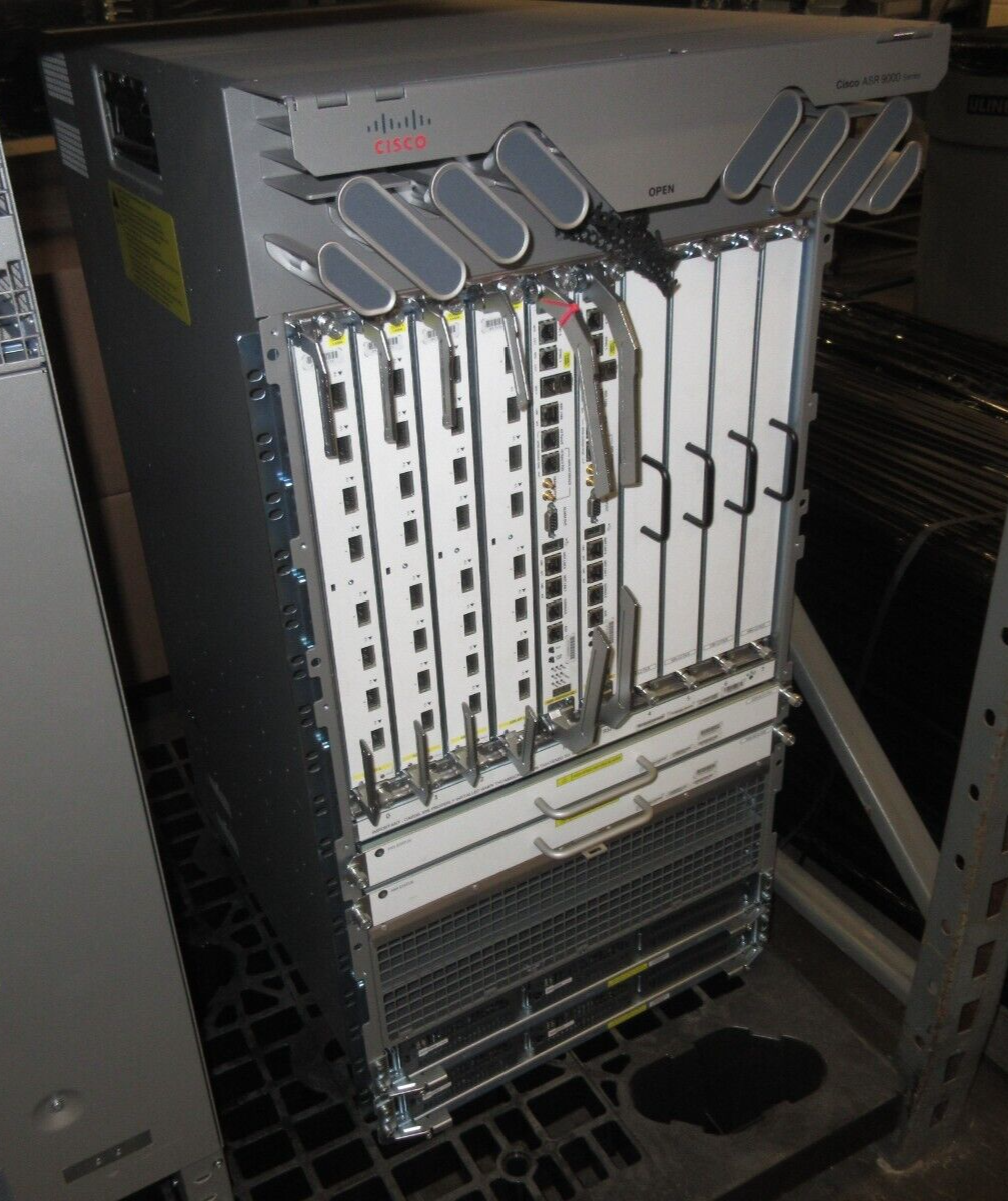 Cisco ASR-9010, w/ 4* A9K-8T-L, 2* A9K-RSP440-SE, 4* A9K-3KW-AC, Router ...