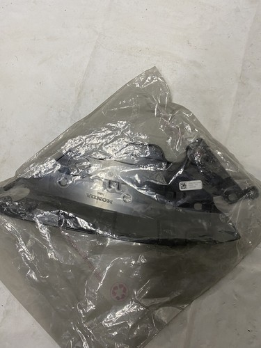 HONDA OEM UPPER R FRONT GARNISH BRACKET. 71102-t20-a00 | eBay
