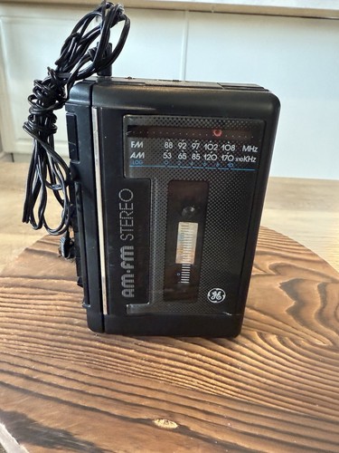 GE AM/FM Radio Cassette Player Walkman Style With Original Headphones ...