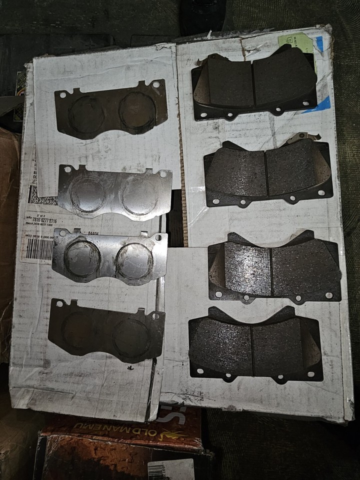 Advics VC084H, Toyota 04465-60281 Front Brake Pads 2019, 2020, 2021 ...