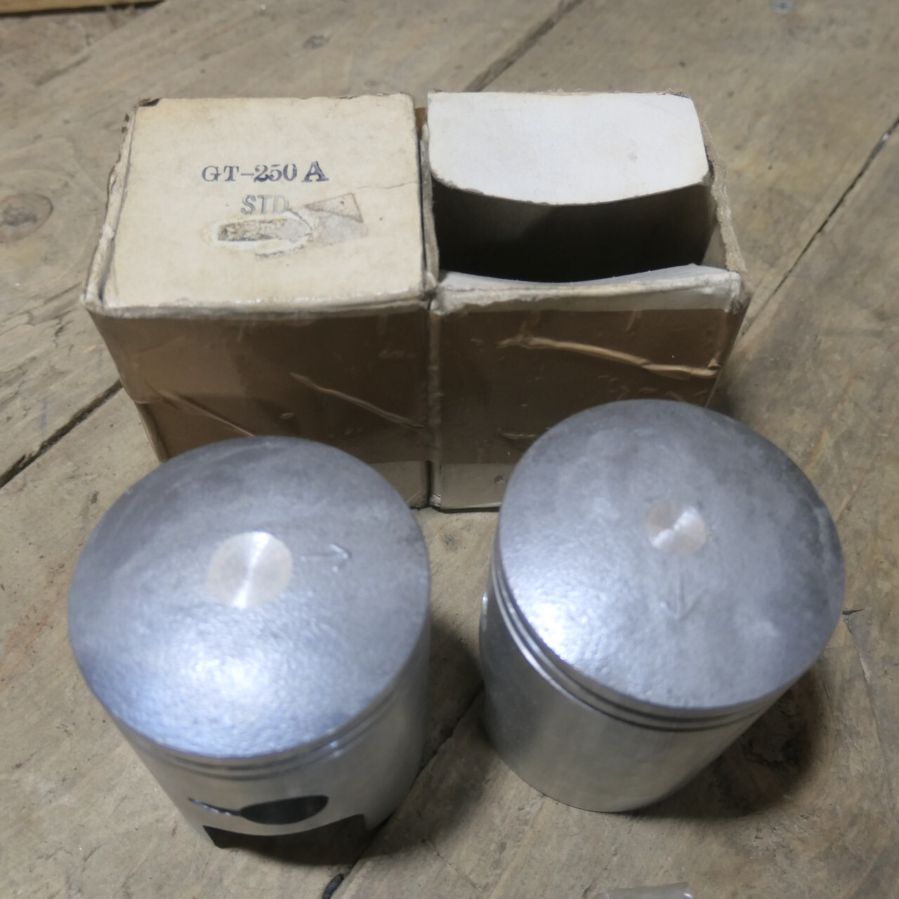 Suzuki GT250A, Pistons with Rings, NOS, In Original Boxes | eBay UK