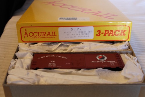 HO Scale Accurail, 3 Pack, 40' Wood Reefer Box Car, Northern Pacific ...
