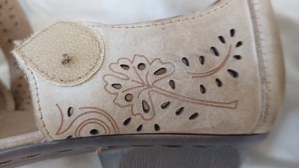 Size 40EU 9AU Gamins of course Dockers Olive Cream Leather Shoes low ...