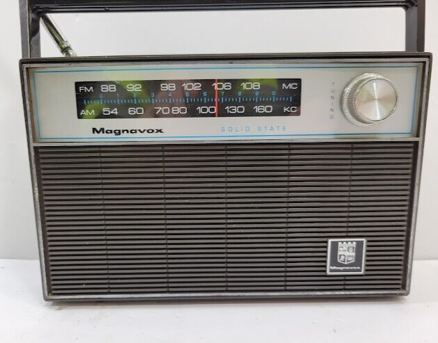 Vintage Magnificent Magnavox Solid State AM/FM Portable Radio- UNTESTED ...