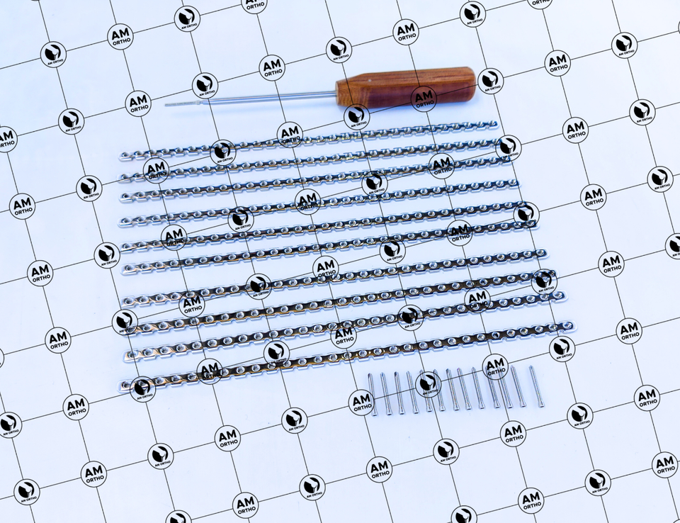 2.4mm Veterinary Reconstruction Plates 30H Locking Screws 12-30mm L 111 ...