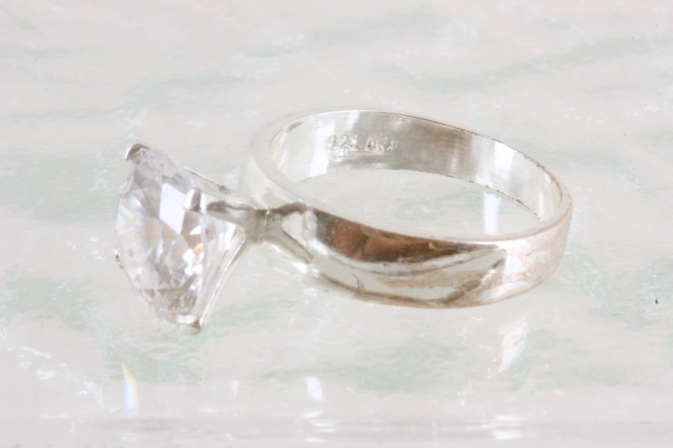 CW STERLING SILVER CLEAR CRYSTAL RING SIZE 9 925 FINE 5324B | eBay