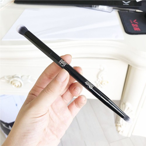 Kat Von D Shade + Light Eye Contour Brush NEW & SLEEVED | eBay