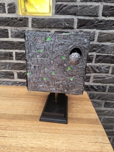 Star Trek First Contact Borg Cube mit Sphere Resin Warp Models ...