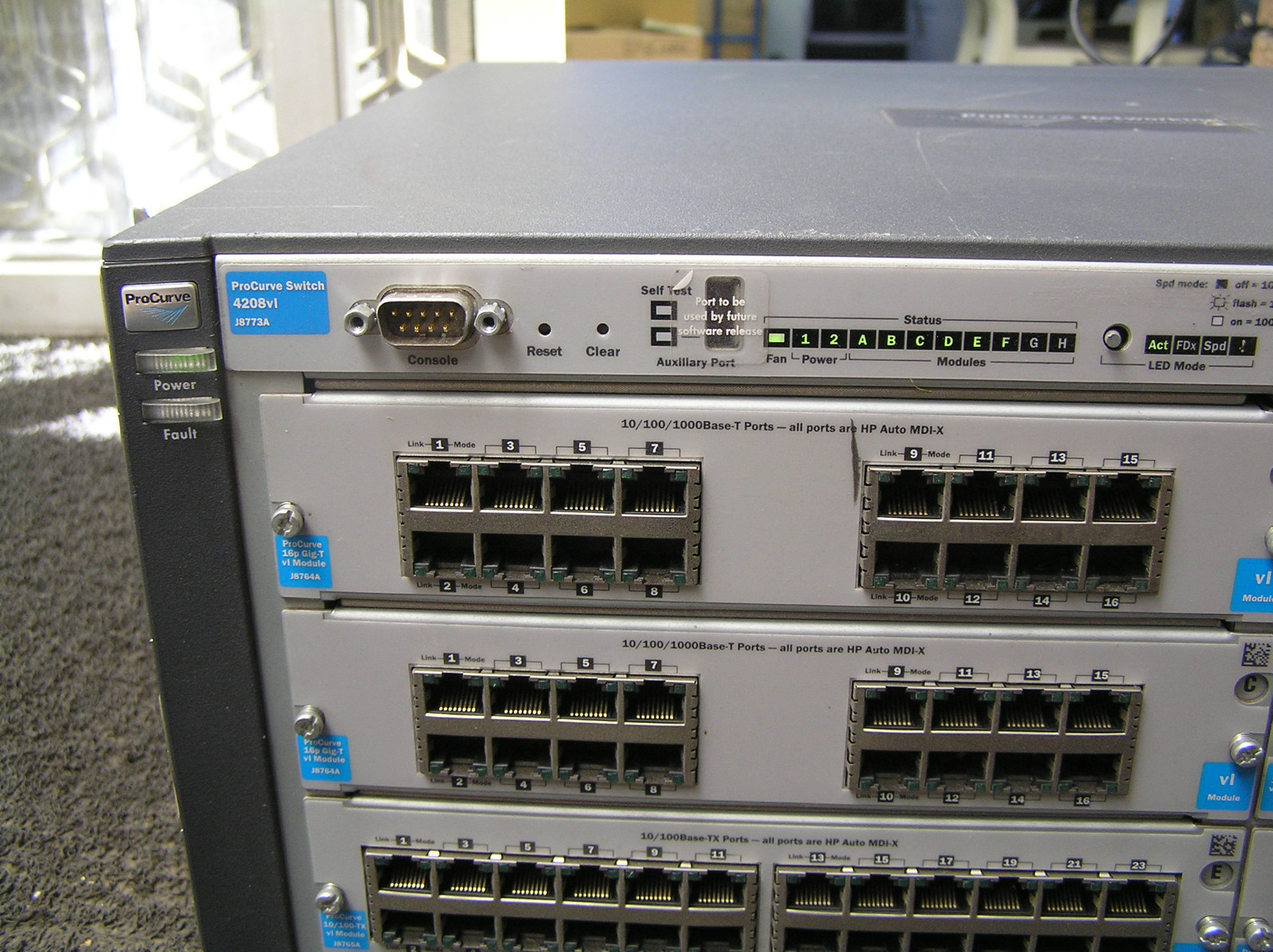 HP PROCURVE SWITCH 4208vI J8773A WITH 4 x J8764A 2 x J8765A Switch ...