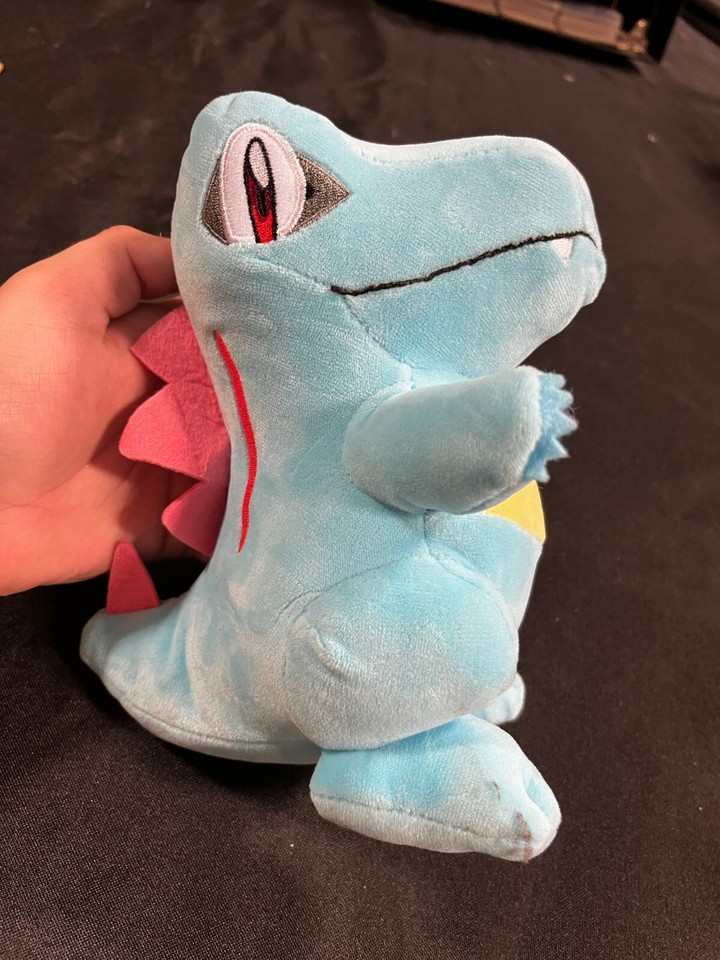 2022 JAZWARES POKEMON TOTODILE 8" PLUSH TOY BRAND NEW WITH TAGS (AA ...