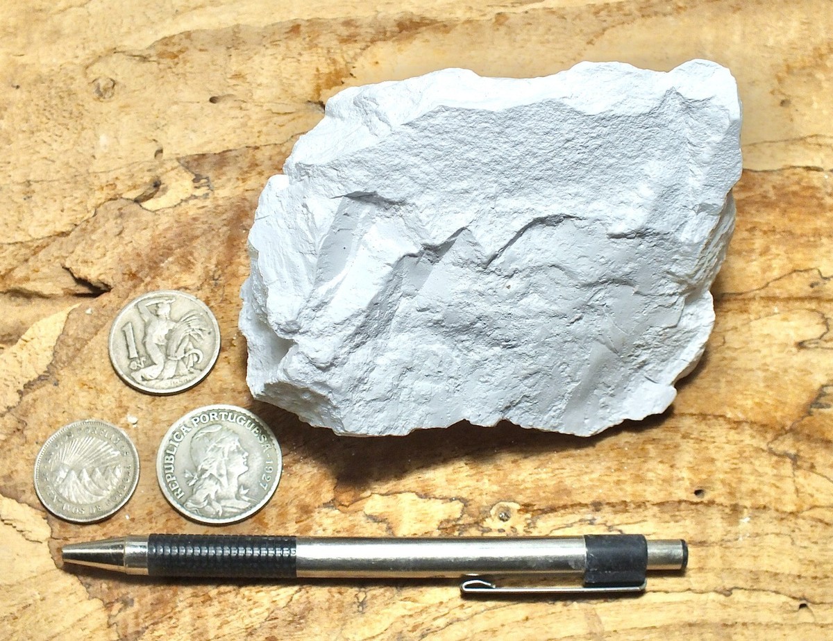 Kaolinite Mineral Kaolinite Crystals In Clay — Science Learning Hub