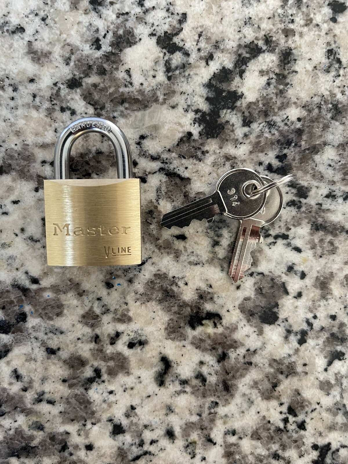 NEW UNUSED BRASS PADLOCK Keyed Corrosion Resistant 1 1/8" Master Lock ...