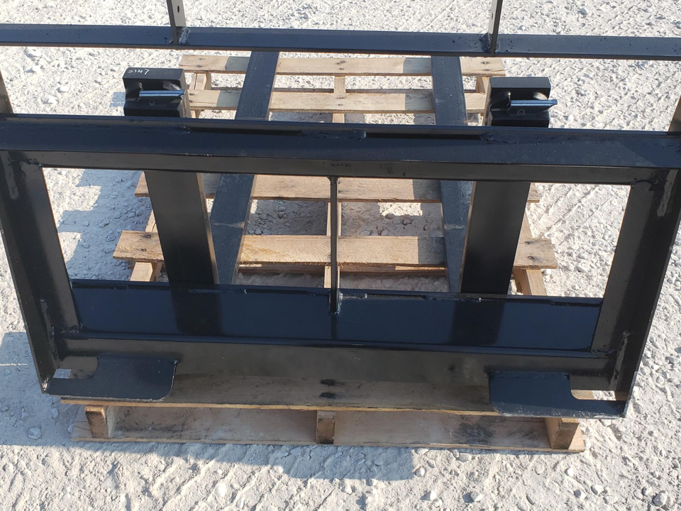 42" Long 2,200 Pound Pallet Forks Attachment Fits Bobcat MT50 52 55 453 ...