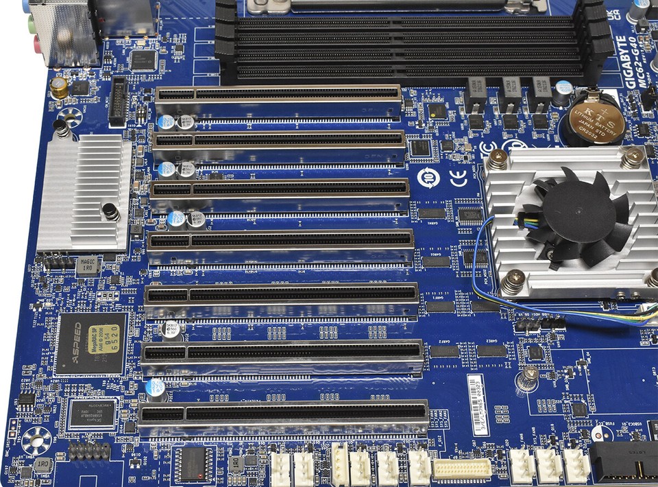 Gigabyte MC62-G40 Mainboard sWRX8 Socket for AMD Ryzen Threadripper PRO ...