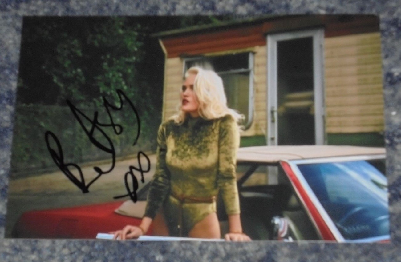 BETSY - SINGER - POSTCARD PHOTO SIGNED - (21) | eBay UK