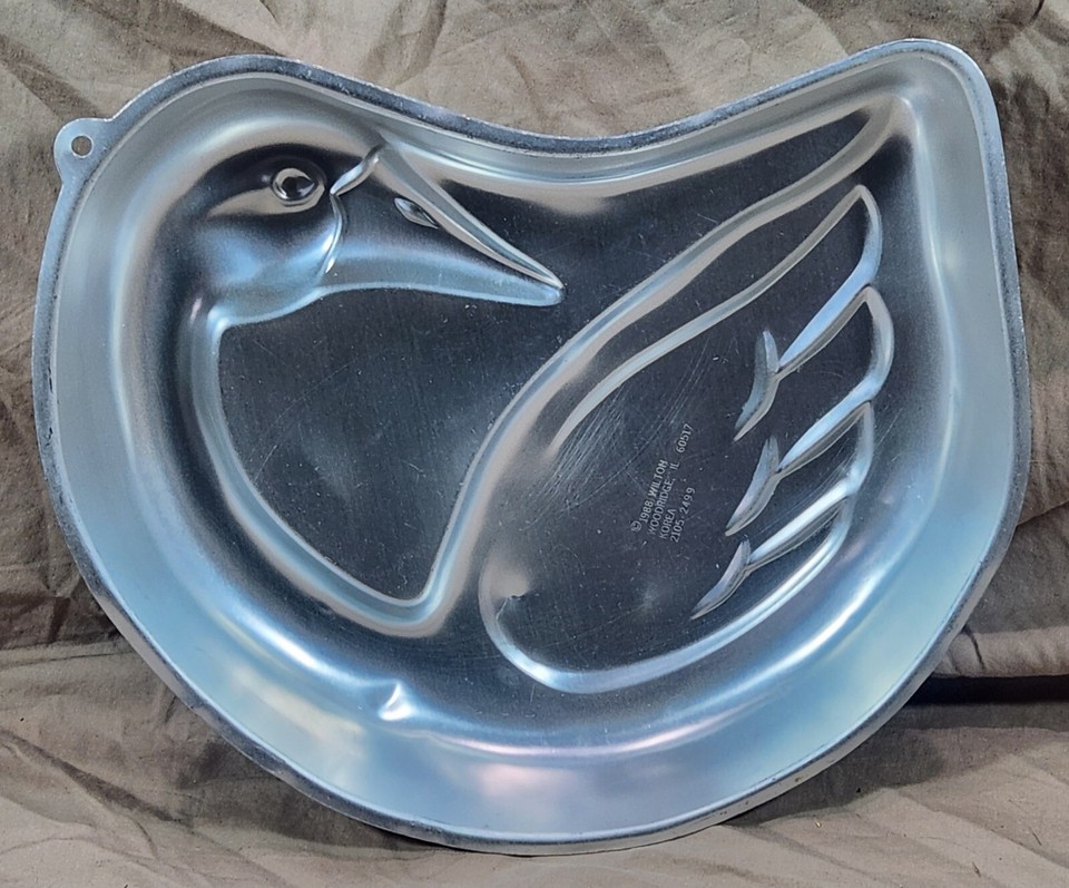 Wilton Butterfly, Blue Ribbon, Balloon, Sailboat, Hamburger, Goose ...