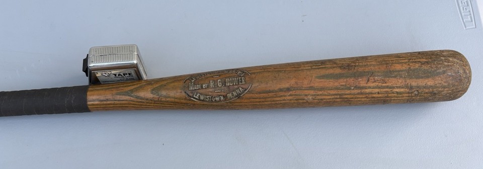 Vintage 1920s Lewistown I Slug Um Wood Baseball Bat RG Hower 35 ...