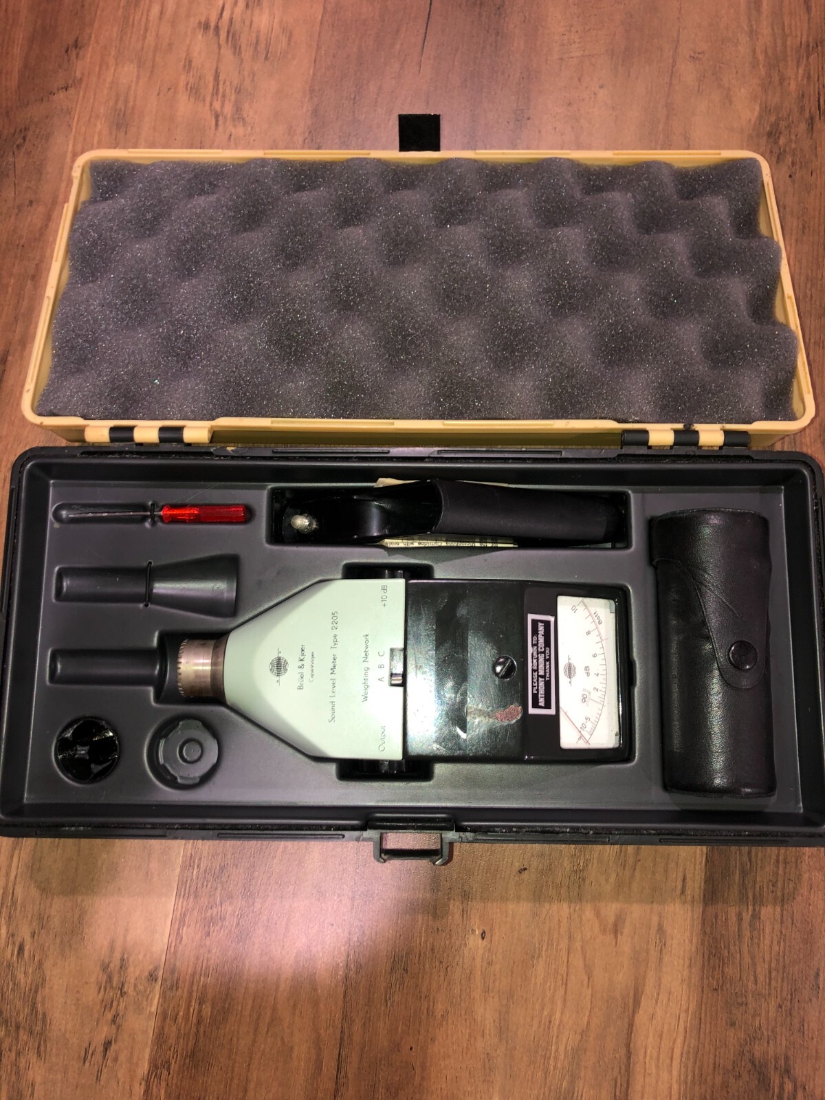 Bruel & Kjaer Sound Level Meter Type 2205 & Sound Level Calibrator Type ...