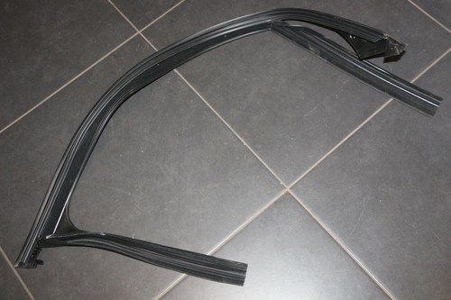 ORIGINAL Mercedes Benz W213 E300 4Matic Dichtungsgummi Rechts ...