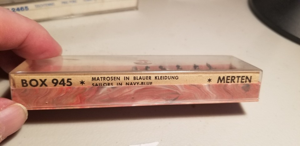 Merten HO Scale 1/87 German WWII Sailors in Blue Uniforms Waving Caps ...