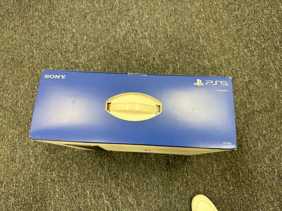 Sony PlayStation 5 - 825GB Blue-Ray Game Console - White - NEW&SEALED ...