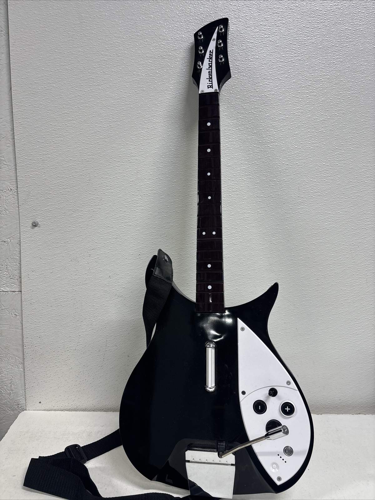 Rock Band Rickenbacker Wireless Guitar Controller Wii NWGTS5 No Dongle ...