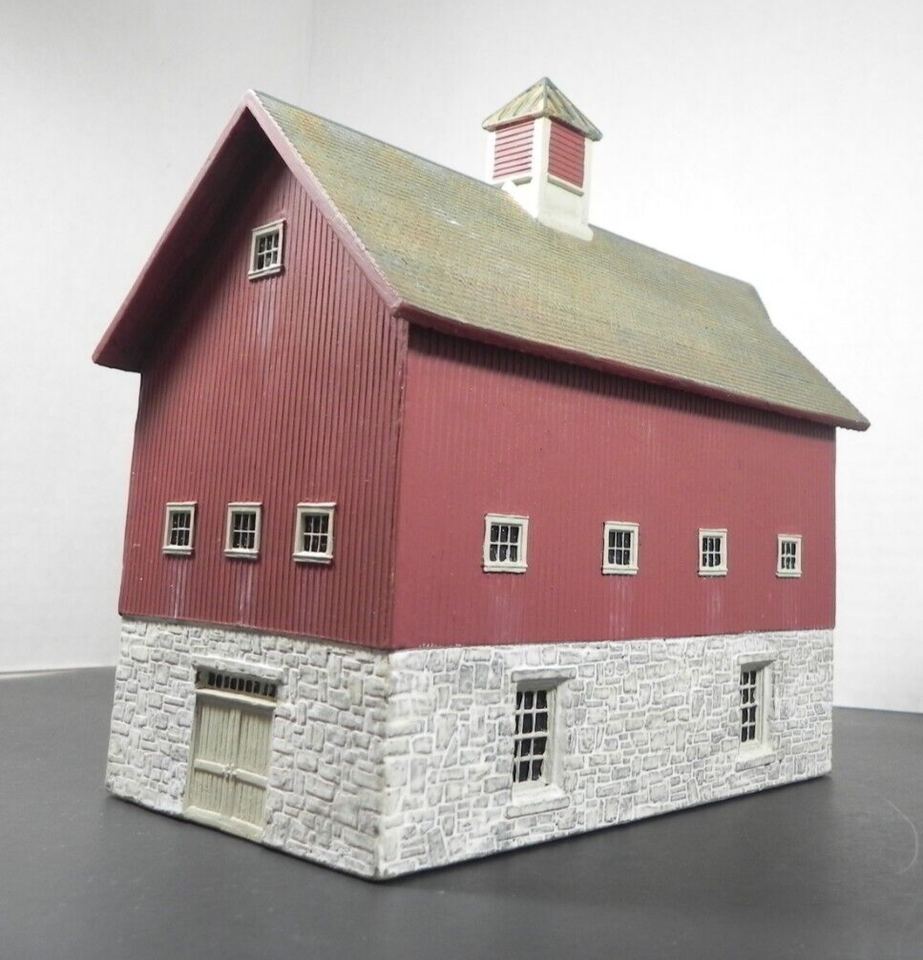 HO BUILDING Ertl Collectibles Gable Barn w Out Bldg Assembled Decorated ...