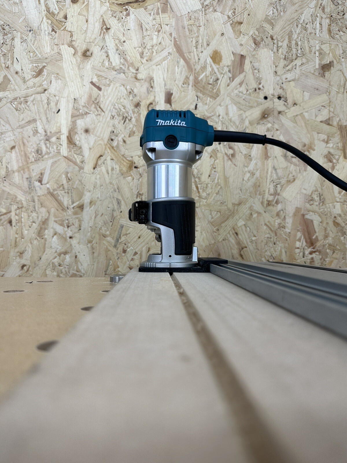 Makita RT0700CX Router Trimmer Adapter To Erbauer Guide Rail Track ...
