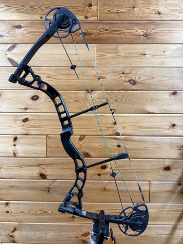 Nice used Diamond Archery Toxic BC Diamond Edge Black bow Hunting RH 70 ...