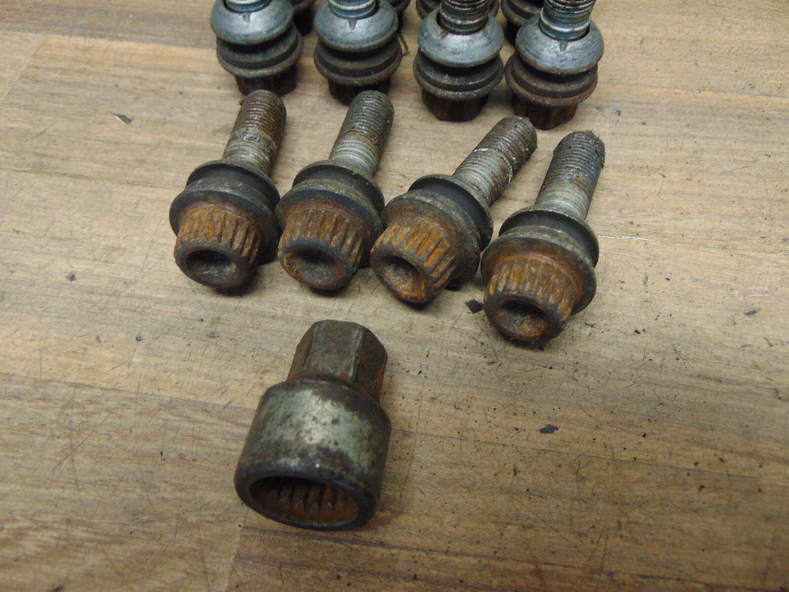 VW Touareg 7L Radbolzen Radschrauben Felgenschloss Original 20 Stück ...