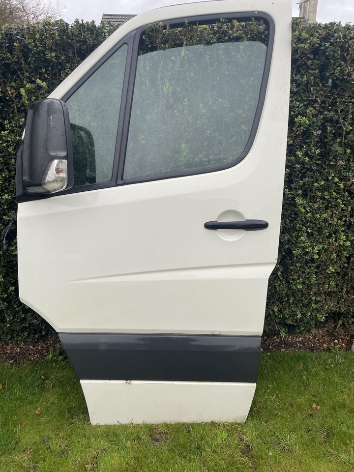 VW VOLKSWAGEN CRAFTER FRONT PASSENGERS SIDE LEFT DOOR COMPLETE 2007 ...