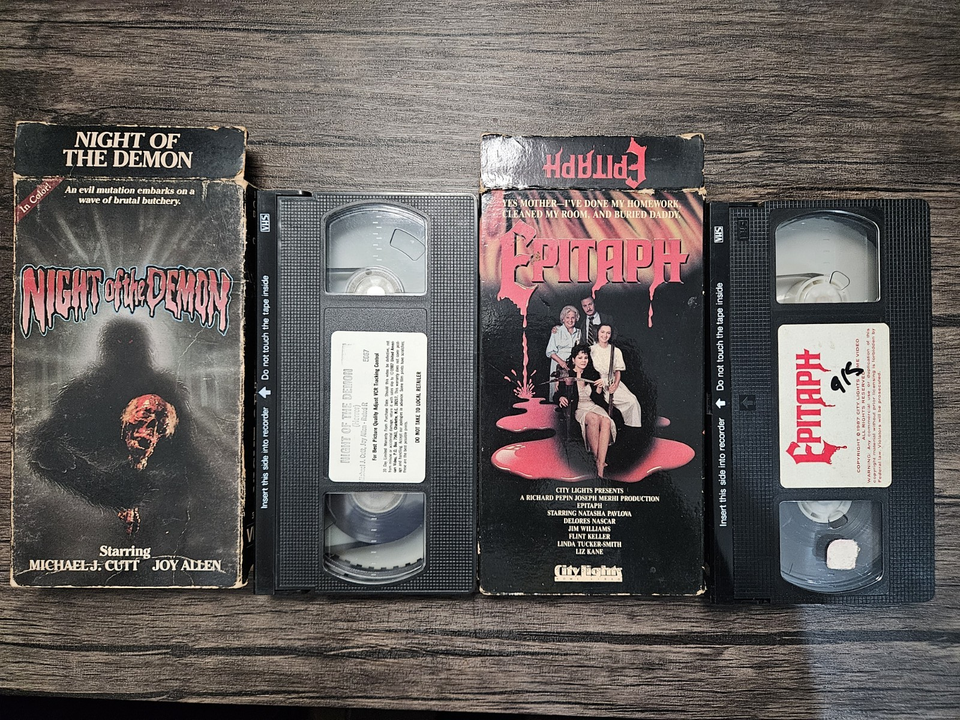 VHS Lot of 10 Horror Tapes Howling Night of the Zombies Demon Evil ...