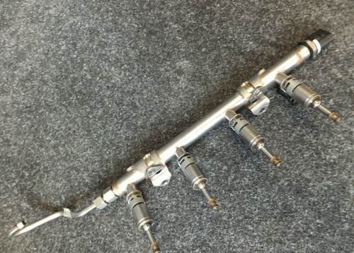 Audi A1 8X VW Golf 7 VII 1.4 Kraftstoffverteiler mit Einspritzdüsen ...