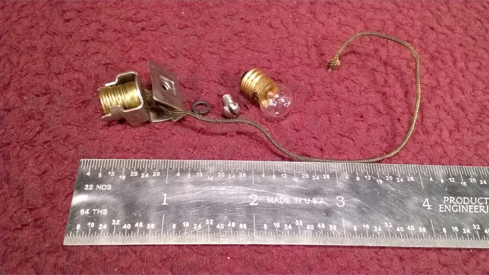 #3 LIONEL PREWAR 752E UP STREAMLINER - 754 INTERIOR LIGHT BRACKET, BULB & SCREW | eBay