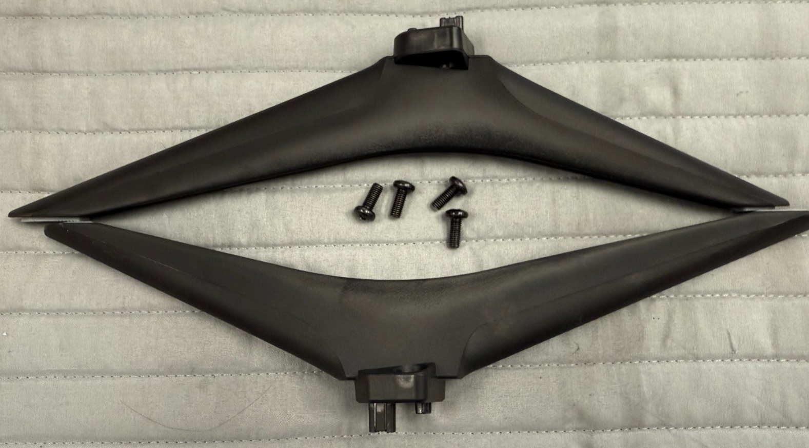 HISENSE 65" 65R6E4-65R6G STAND LEGS WITH SCREWS FROM BROKEN SCREEN | eBay