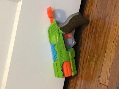 Zuru X Shot Bug Attack Rapid Fire Toy Dart Gun Blast Bug Game Gun Only ...