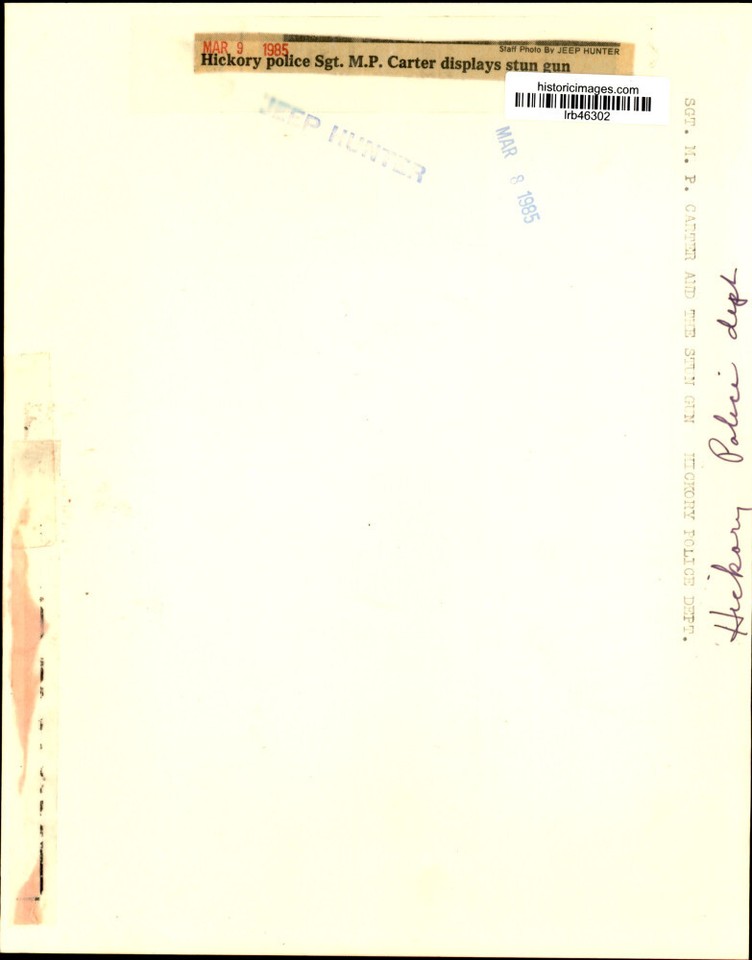 1985 Press Photo M.P. Carter of Hickory Police Department showing stun ...