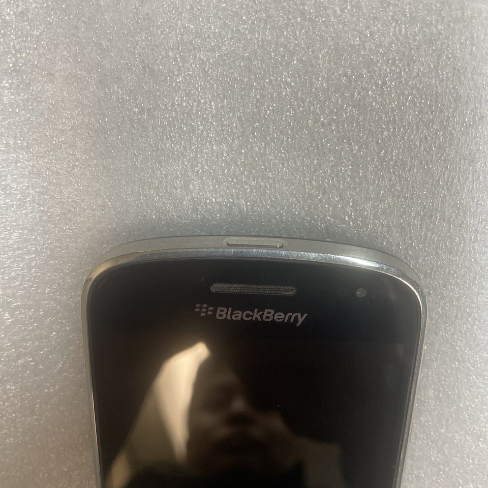 (Nice) BLACKBERRY BOLD 9900 8G cell phone (No Battery. carrier: Rogers ...