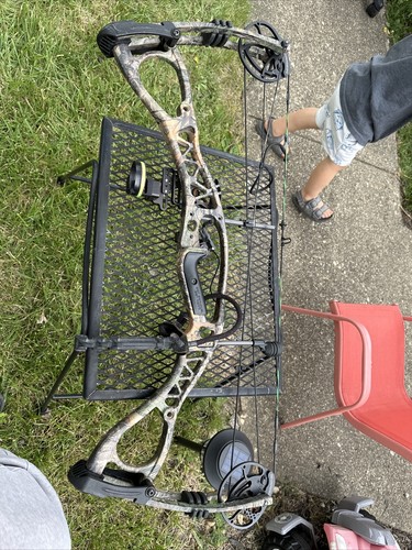 Hoyt Charger RH Compound Bow 27.0” 50-60# With Accessories | eBay