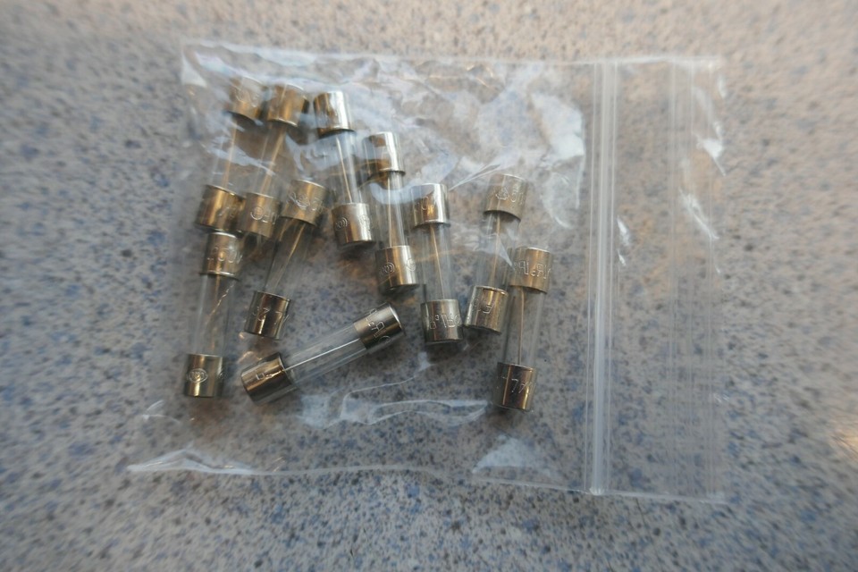 10 x 4 Amp T4A T4AL Fuse Slow Blow AntiSurge 20mm x 5mm (2cm) UK Stock ...