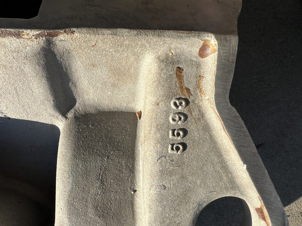 Offenhauser 5593 SBC Cross Ram Manifold W/Linkage | Edelbrock ...