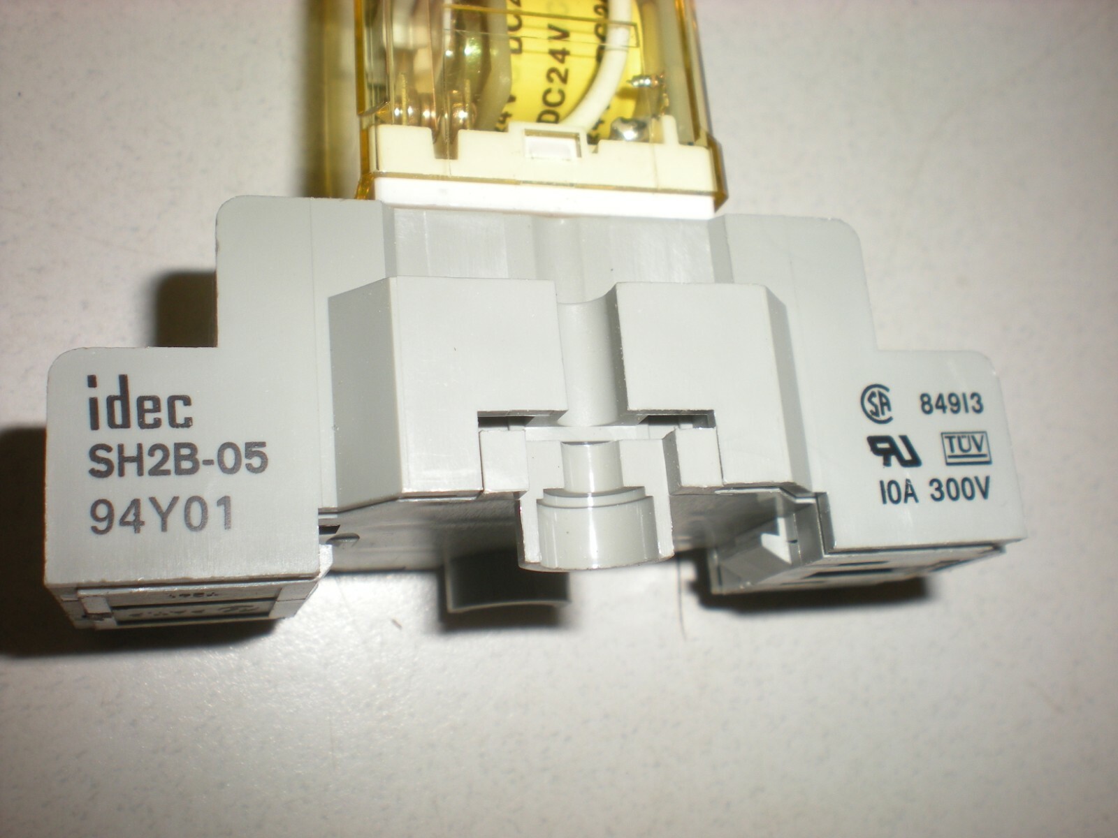 Idec RH2B-UL DPDT Relay with Idec SH2B-05 DIN-Rail Mount Socket - Tests ...