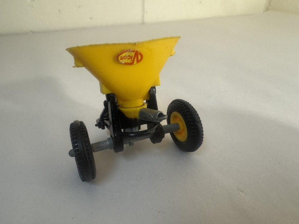 Britains Farm 9558 Vicon Fertilizer Vari-Spreader 1:32 Scale Model For ...