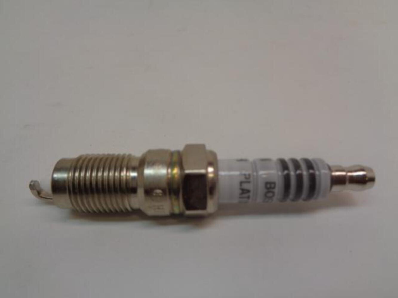 BRAND NEW BOSCH PLATINUM CHEVY GMC FORD SPARK PLUG 4 PACK 4212 R13T3 | eBay