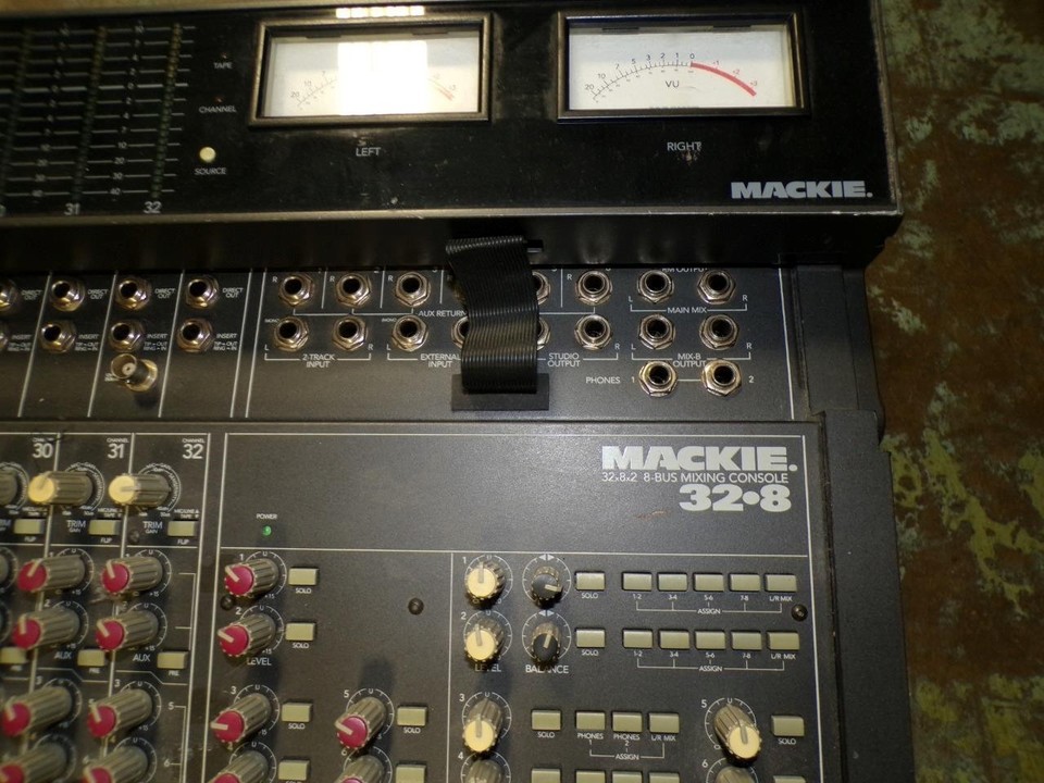Mackie 32•8 8-Bus Analog Mixing Console with Meter Bridge - 32 Channel ...