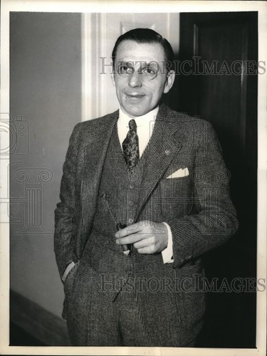 1934 Press Photo Frank Speicher Waiting To Appear Before House Military ...