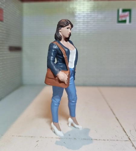 Figure Woman Standing Garage Dealership Customer 4 Painted Diorama 1:24 ...