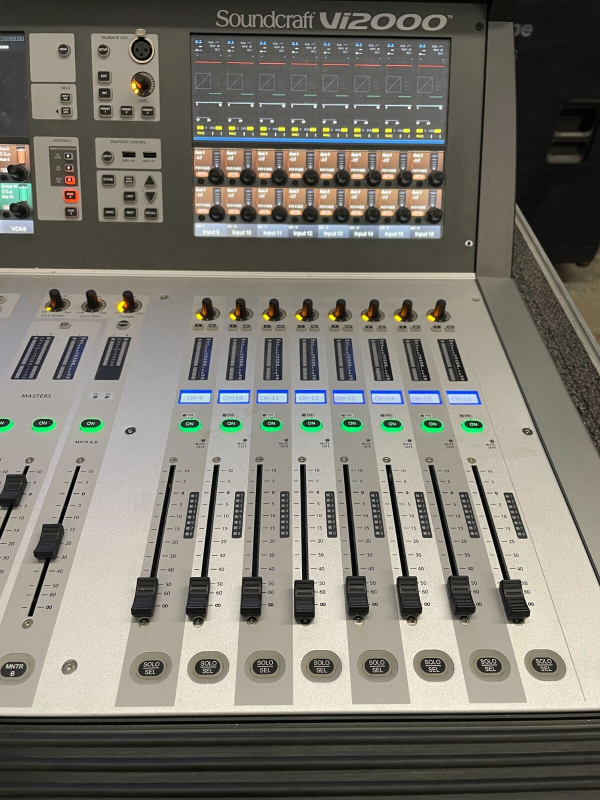 Soundcraft Vi2000 Live Digital Mixing System with Stage Rack and Custom ...